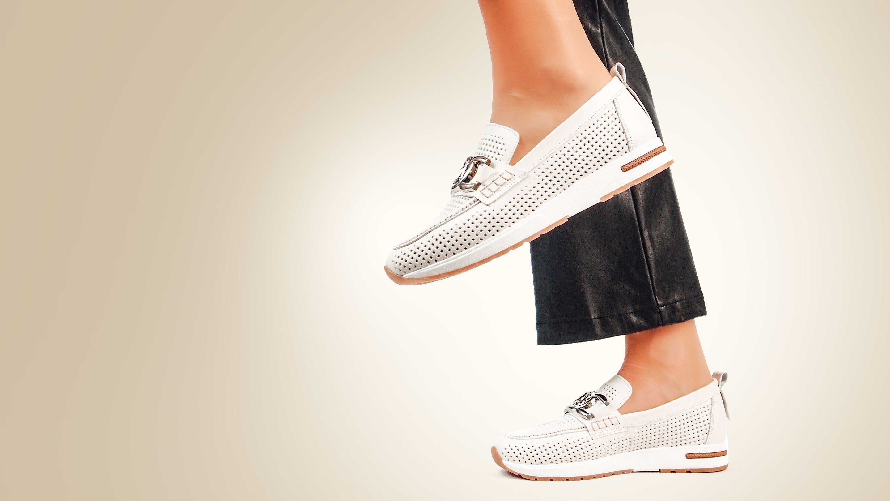 SHOES – ETIMEĒ